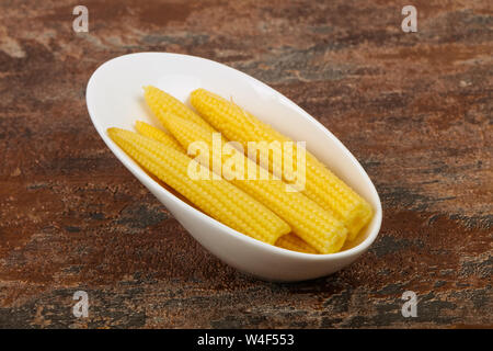 Gebeizt baby Mais in der Schüssel Stockfoto, Bild: 230870663 - Alamy