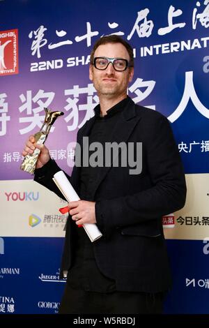 Amerikanische geboren Jake Pollock stellt mit seiner Trophäe, nachdem ...