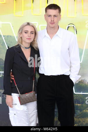Rose Gray und Harris Dickinson, Einmal ... In Hollywood-UK Premiere ...