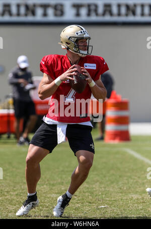 1. August 2019: Quarterback Taysom Hill (7) tritt in die Tasche, um den ...
