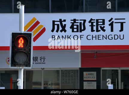 Blick auf eine Filiale der Bank von Chengdu in Chongqing, China, 24 ...