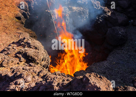 Demonstration der Geothermie in den Nationalpark Timanfaya, Lanzarote ...