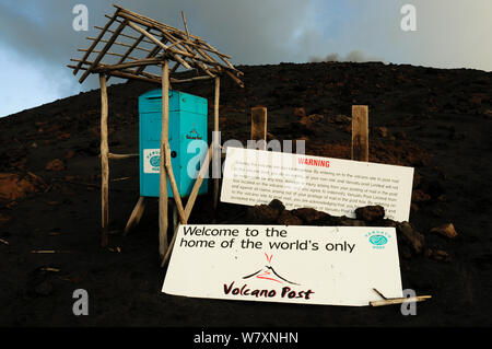 Briefkasten auf Mount Yasur in die einzige bekannte Post-Box auf einem ...