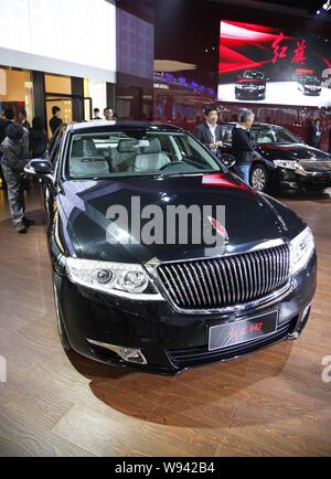 Eine Hongqi (Rote Fahne) H7 PHEV Auto ist bei einem Automobil Ausstellung in Peking, China, 3 ...