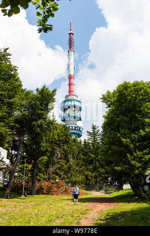Beobachtung und Telecom Tower auf Kekesteto der höchste Berg Ungarns ...