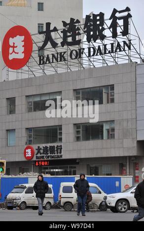 Blick auf eine Filiale der Bank von Dalian in Dalian im Nordosten ...