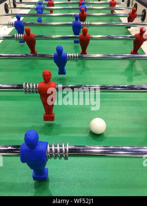 Nahaufnahme des Tischfußball Tischkicker Spiel zahlen. Fußball-Kicker ...