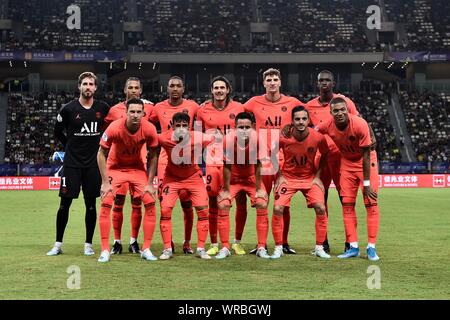 Paris Saint-Germain Spieler posieren für ein Foto vor dem Anpfiff in ...