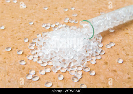 Kunststoffgranulat. Transparente PE-Granulat. Kunststoff Rohstoff. aus ...