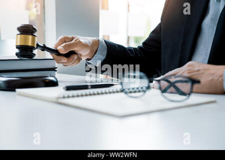 Das private Büro Arbeitsplatz für Berater ein junger Anwalt ...