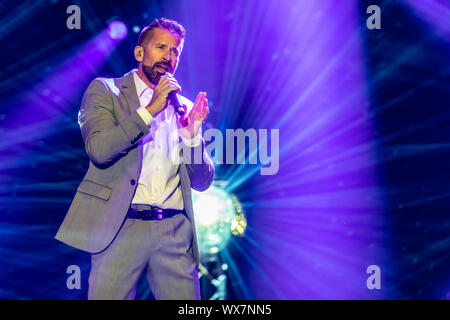 Die Schweizer pop Sänger und Moderator Leonard live auf der 16 Schlager ...