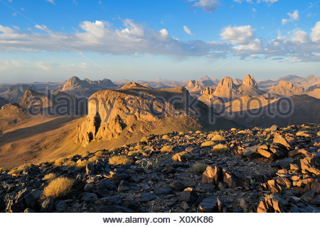Algerien, Ansicht von Hoggar Gebirge mit Vulkangestein Stockfotografie ...