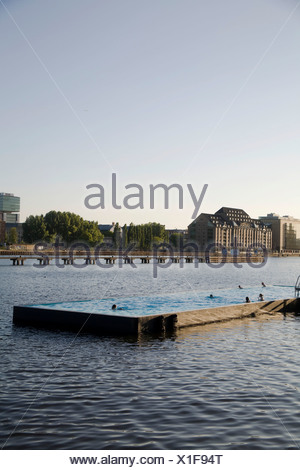 Spree-Pool, schwimmende Schwimmbad in der Spree, Bezirk Treptow, Berlin ...