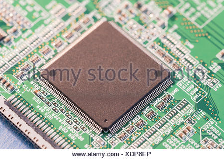 Silizium-Chip auf einer Leiterplatte Mikroprozessor Stockfoto, Bild ...
