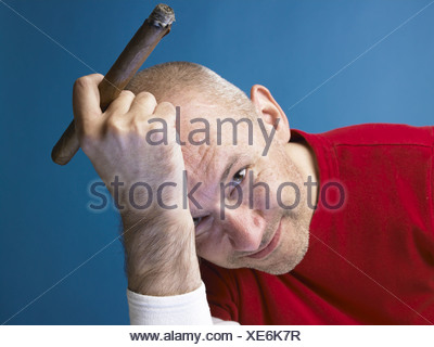 Mann Glatze Kopf Zigarre raucht lächelnden Portrait Serie Menschen ...