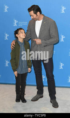 La actriz británica Dafne Keen y el actor australiano Hugh Jackman ...