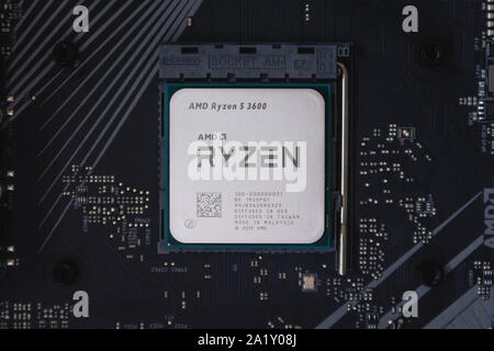 Processeur AMD Ryzen 53600 fermer jusqu'à la X570 Carte mère socket ...