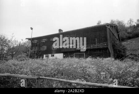 Photo de Ilse Hess, épouse de criminel de guerre, Rudolf Hess, devant ...