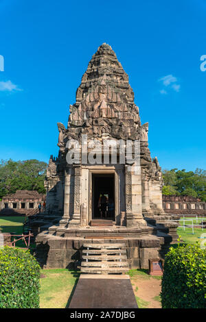 Le magnifique château en pierre dans le parc historique de Phimai ...