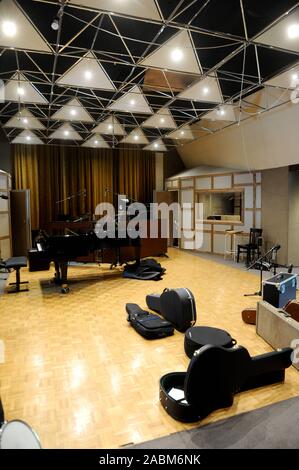 La bande 'Cosby' et leur studio à Unterföhring. Les membres du Groupe ...