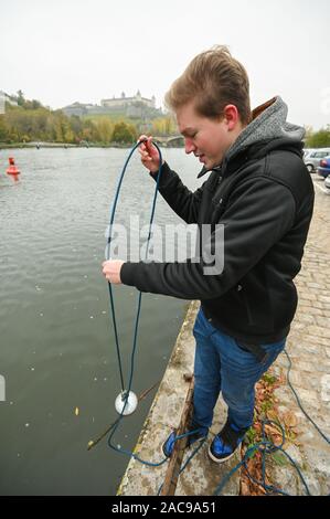 01 novembre 2019, la Bavière, Würzburg : Mario Schrader (r) et Walter ...