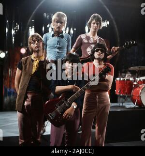 SÉLECTION DE GEORGE BAKER groupe pop avec Baker troisième de gauche et ...