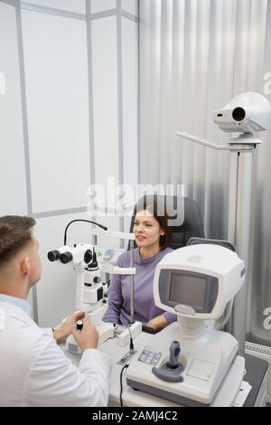 Phoropter, ophtalmologie, optométrie, équipement machine. Instrument d ...