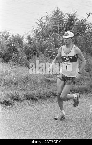 Holland Triathlon à Almere, gagnant Axel Koenders en action pendant le ...