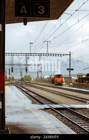 Pontresina, Grisons, Suisse - 9 août 2016 : locomotive électrique ...