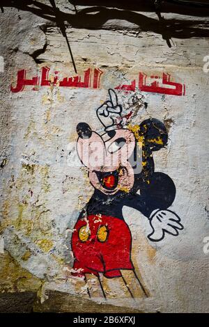 L'écriture arabe avec le personnage de Disney Mickey Mouse, Jordanie ...