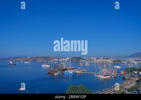 Bodrum Centre-ville avec château, plage et marina. Vue sur la plage de ...