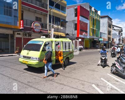 dh transport en minibus indonésien AMBON MALUKU INDONESIA minibus ville ...