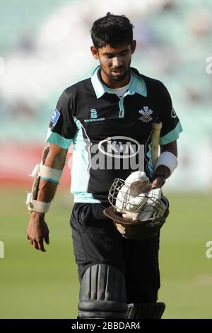 Arun Harinath de Surrey déjecté après s'être sorti Photo Stock - Alamy