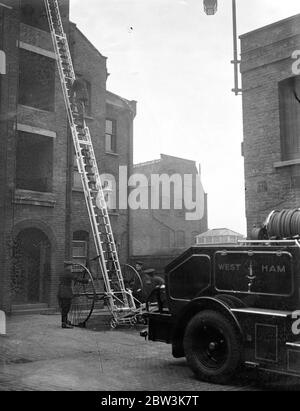 West Ham Fire Engine comme un autocar . Un nouveau moteur d'incendie à ...
