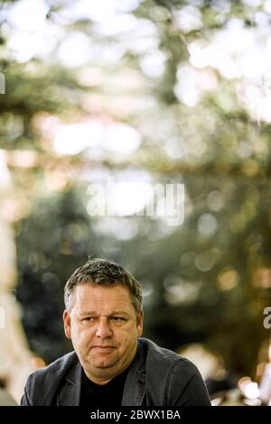 03 juin 2020, Berlin: Torsten Rohde, écrivain, pendant une interview. L ...