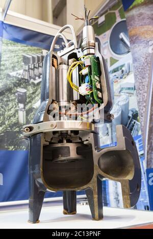 Coupe transversale du moteur électrique industriel. Pièces et structure ...