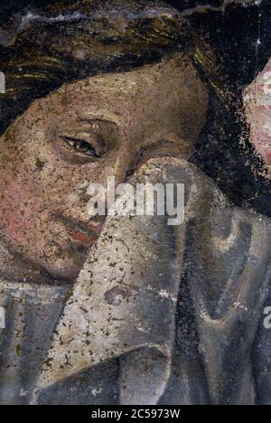 Un ange pleurant utilise un chiffon pour sécher ses yeux. Fresque ...