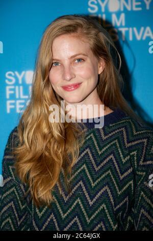 L'actrice Elizabeth Blackmore (domicile et extérieur, Evil Dead, la ...