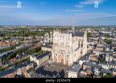 Vue aérienne d'Amiens avec la cathédrale Notre-Dame (Liste du ...