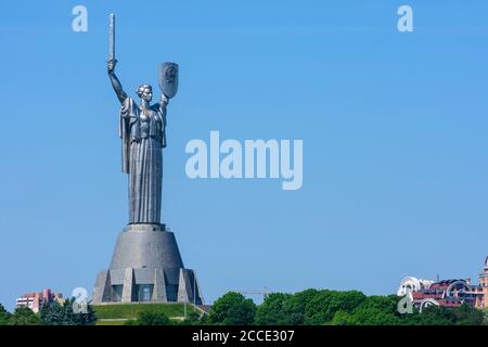 Rodina Mat (Mère patrie) monument à Kiev, Ukraine, close-up, paysage ...
