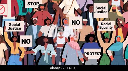 les militants qui tiennent des affiches de lutte contre le racisme l ...