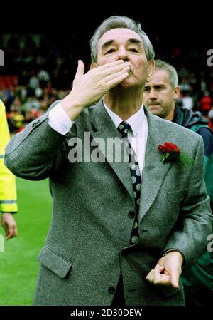 Brian Clough, ancien patron de la forêt de Nottingham, est lui-même en ...