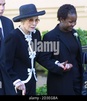 Ronald Reagan et épouse Jane Wyman sont considérées ici dans ce Janvier ...