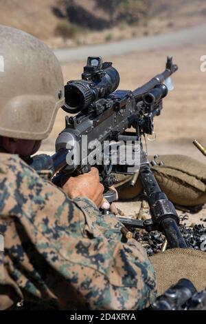 U.S. Marine Corps MCT (moyen) avec le tracteur à chenilles Bulldozer ...