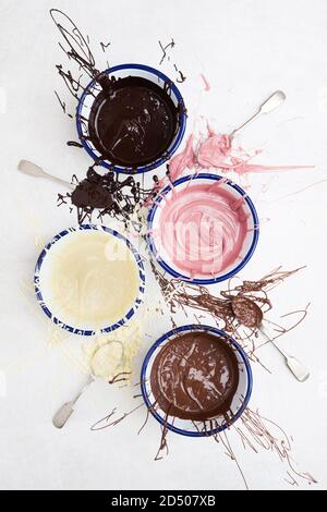 Quatre types de chocolat. Chocolat noir, chocolat au lait, chocolat ...
