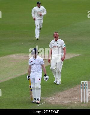 Luke Fletcher, de Notinghamshire, célèbre le cricket de Nick Gubbins ...