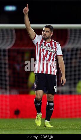 Neal Maupay de Brentford célèbre le premier but de son équipe lors du ...