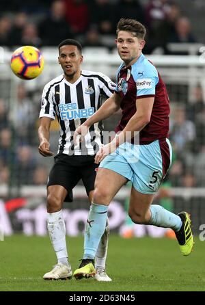 James du Burnley Tarkowski (à gauche) et du Newcastle United Jetro ...
