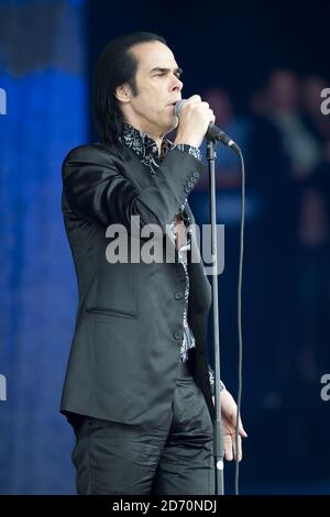 Nick Cave se déroule sur la scène Pyramide au Glastonbury Festival, à ...