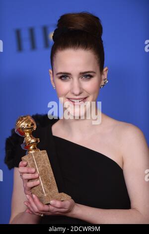 L'actrice Rachel Brosnahan posant dans la salle de presse lors du 75e ...